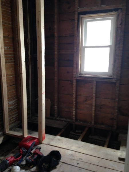 bath-gut-wallframe | House and Hammer